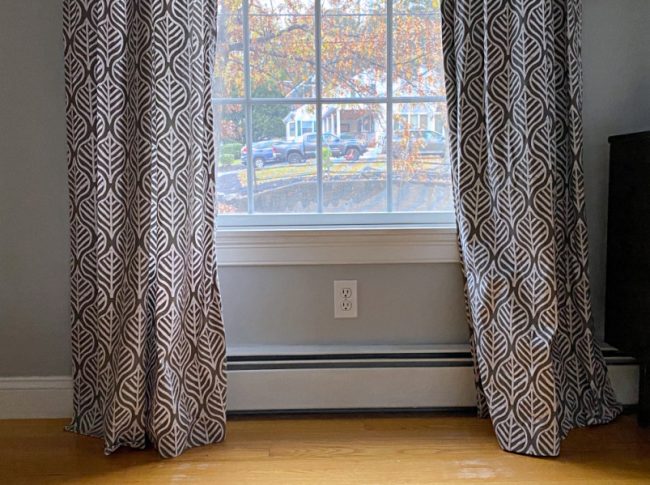 10 Ways to Fill the Empty Space Under a Window | Entri Ways