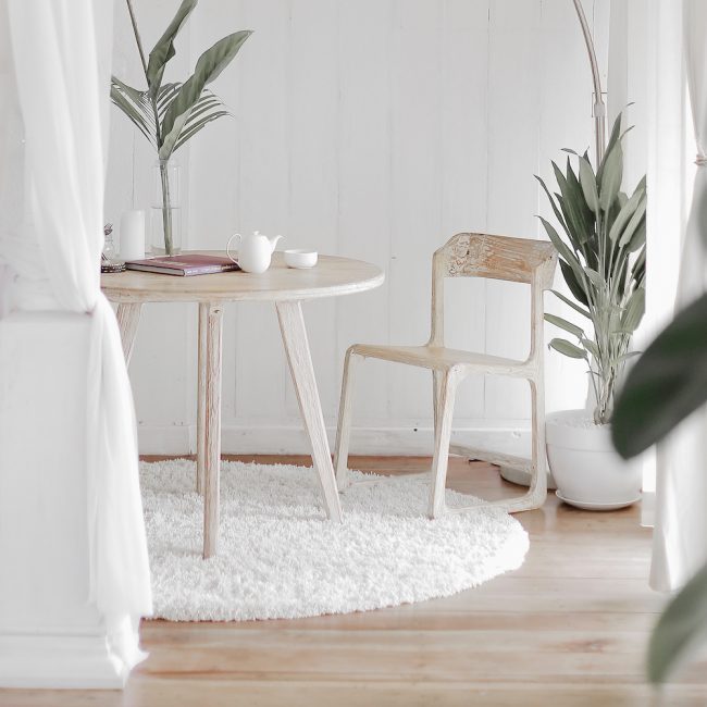 10 Ways to Fill the Empty Space Under a Window | Entri Ways